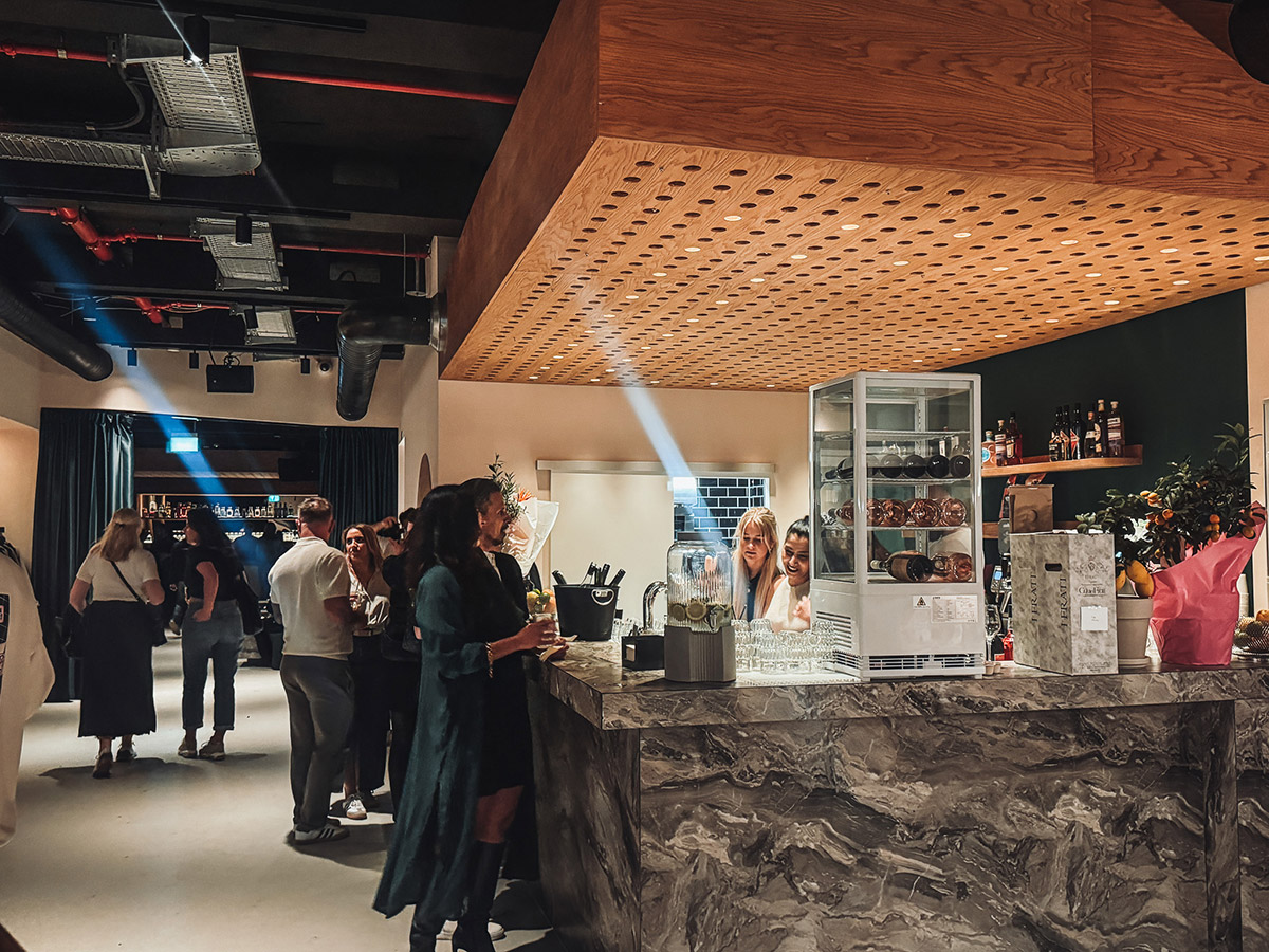 Die Tagesbar Oscho kombiniert Café-Atmosphäre und Wochenend-Lounge in einemre.flect Stuttgart