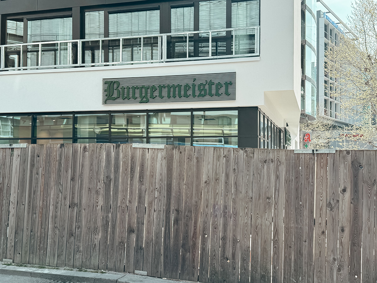 Kult-Burger aus Berlin: Burgermeister eröffnet Filiale in Stuttgart