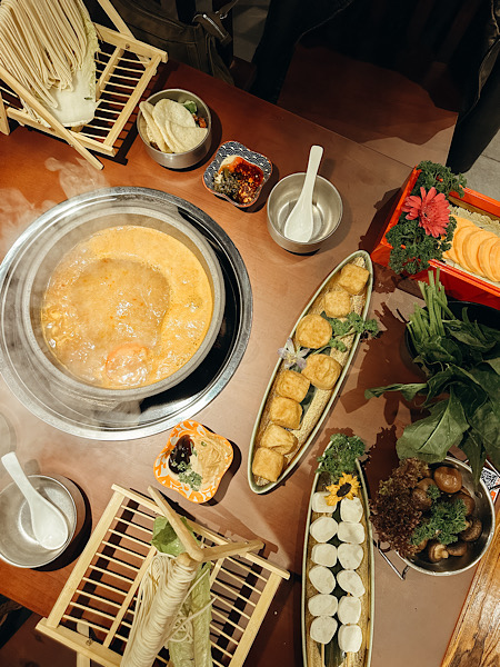 Hong Deng Ji: Guizhou-Hotpot mit Sauerbrühe in Stuttgartre.flect Stuttgart